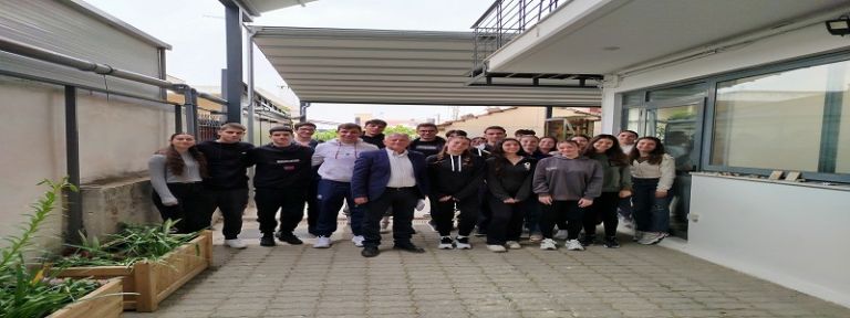 Επίσκεψη από τον συγγραφέα Λευτέρη Τσιρώνη – ΘΕΜΕΛΙΟ ΓΥΜΝΑΣΙΟ – ΛΥΚΕΙΟ